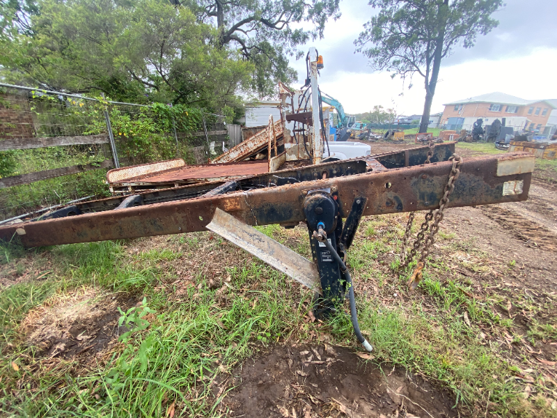 Lot 6 - Chassis Rail with jost landing legs | AuctionsPlus