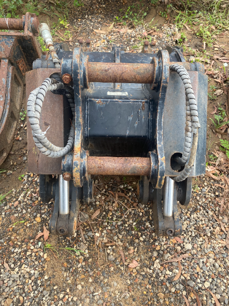 Lot 19 - ABS Hydraulic Dual Ram Grab (suit 8 tonne excavator ...