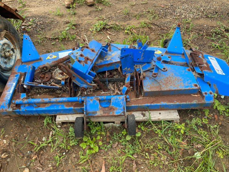 Lot 23 - Mid- mounted PTO-driven mower deck | AuctionsPlus