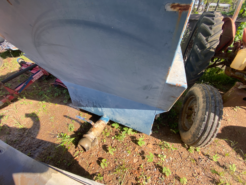 Lot 36 - Silt buster water treatment tank and screens | AuctionsPlus