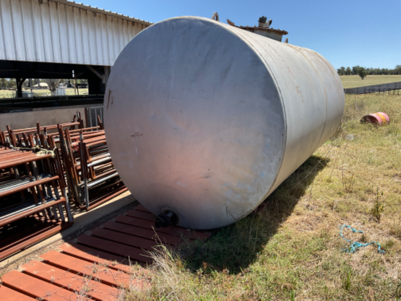 Lot 29 - Diesel tank | AuctionsPlus