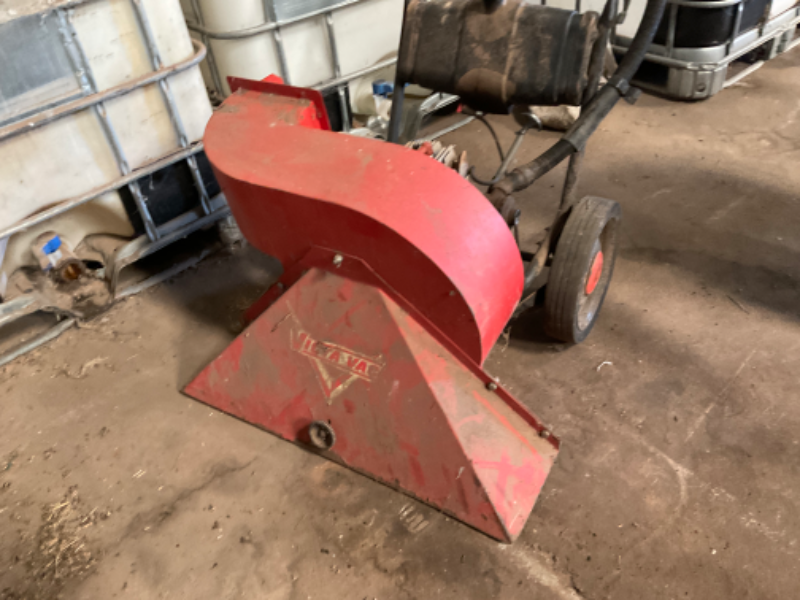 Lot 49 - Victa Vac Motorised Vacuum | AuctionsPlus