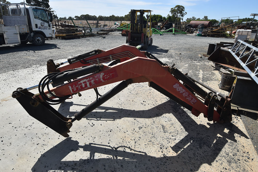 Lot 117 - Burder 8070 Front End Loader | AuctionsPlus