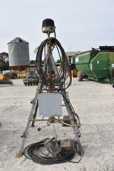 Lot 15 - Southern Cross Mini Pivot | AuctionsPlus