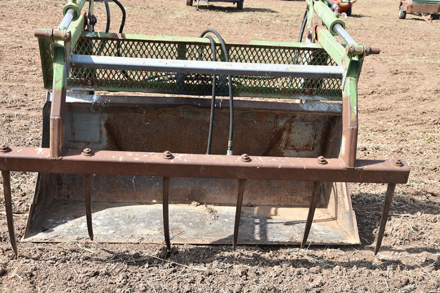 Lot 168 - Bucket & Silage Grab | AuctionsPlus