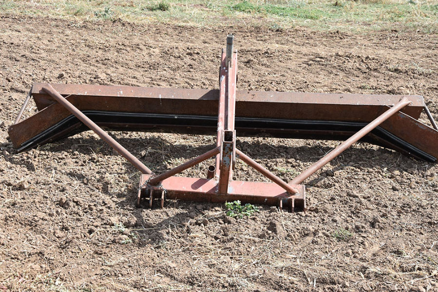Lot 174 - Manure Scraper | AuctionsPlus