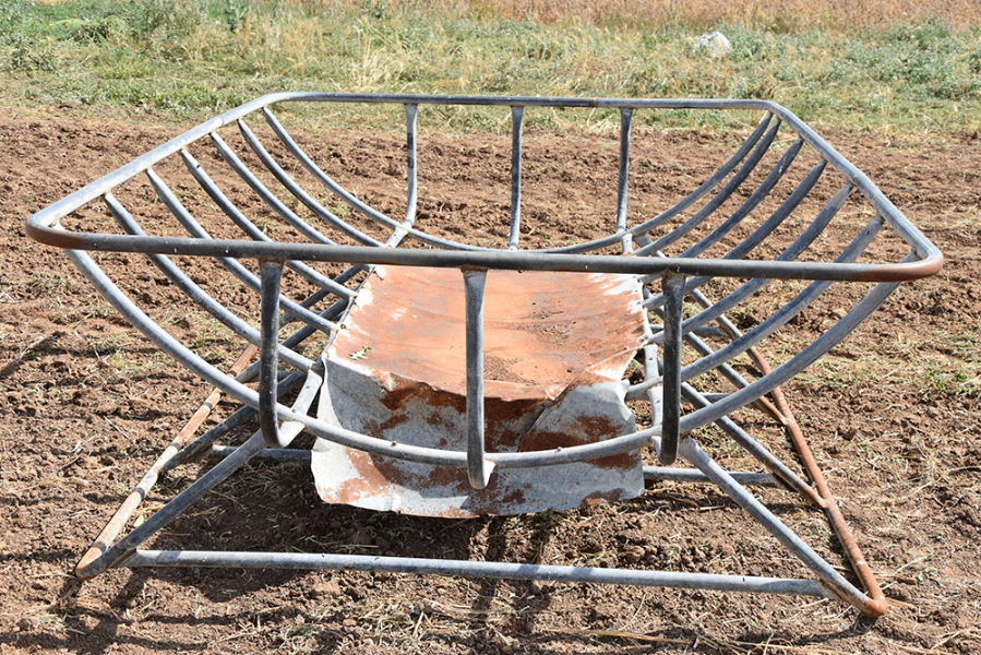 Lot 181 - Hay Ring | AuctionsPlus