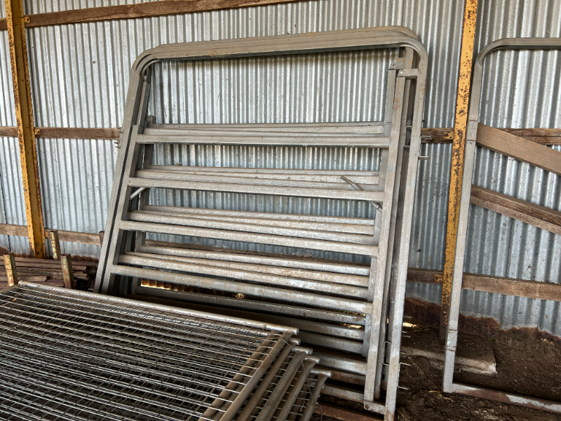 Lot 36 - PORTABLE CATTLE YARD GATES | AuctionsPlus