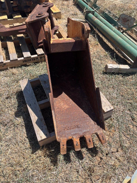 Lot 17 - Backhoe Bucket | AuctionsPlus