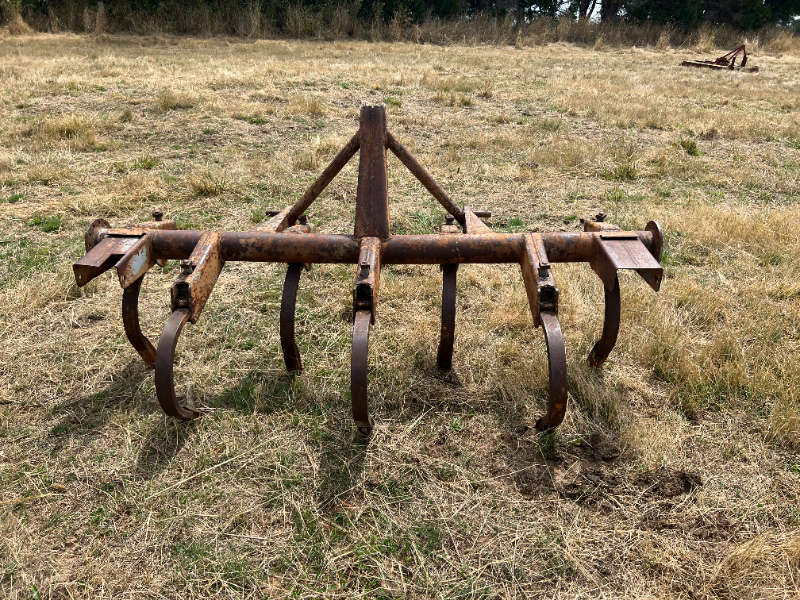 Lot 43 - 3PL CHISEL PLOUGH | AuctionsPlus