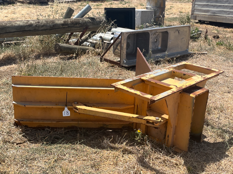 Lot 18 - Backfill Blade | AuctionsPlus