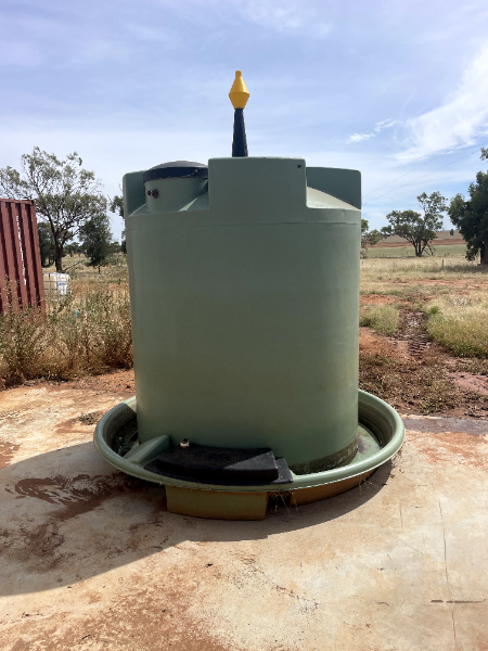 Lot 44 - Tank & Trough | AuctionsPlus