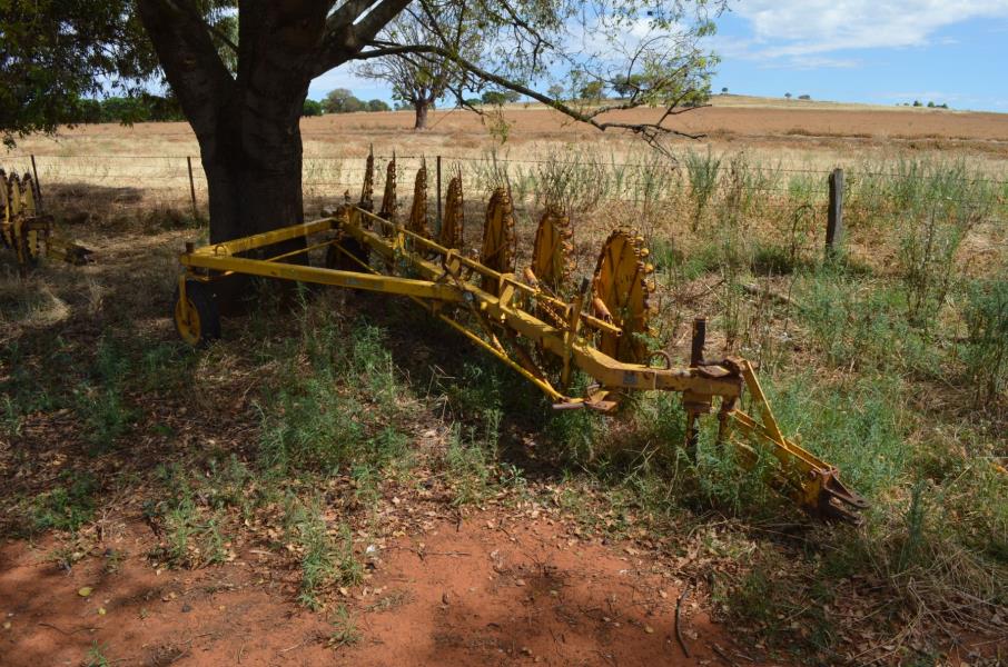 Lot 31 - Mobilco 7 Wheel Hay Rake | AuctionsPlus