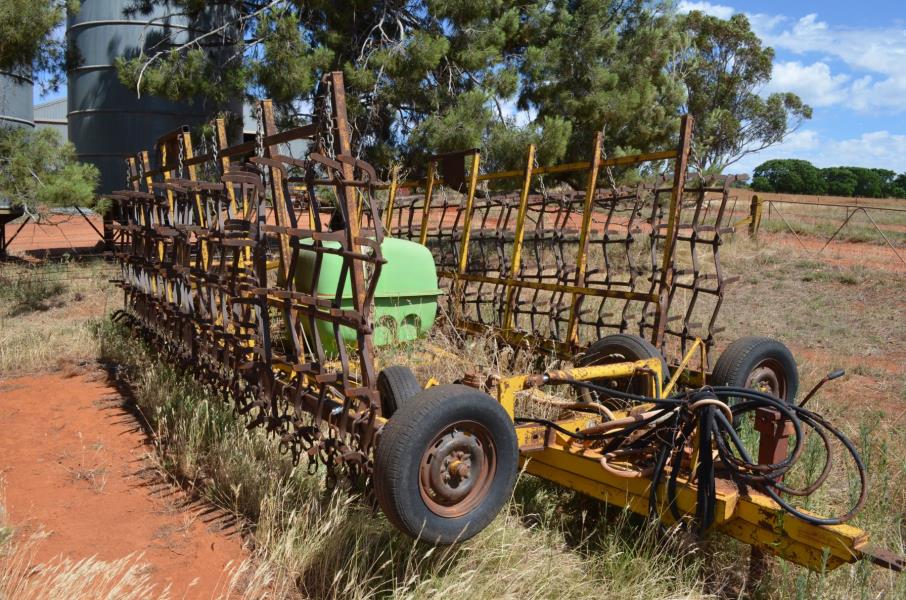 Lot 26 - Coolamon Steelworks 17 Leaf Hydraulic Harrows | AuctionsPlus