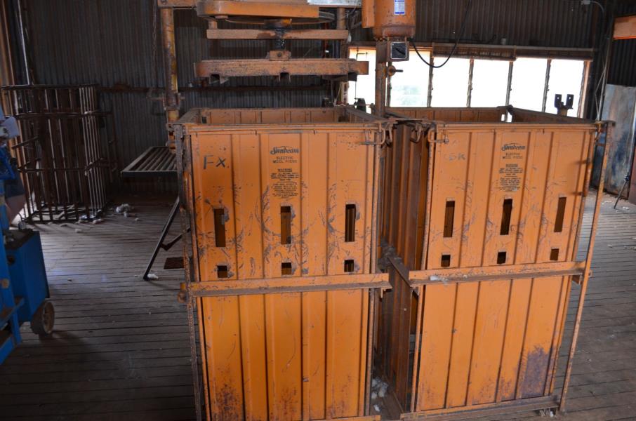 Lot 61 - Sunbeam Twin Box Wool Press - Electric | AuctionsPlus