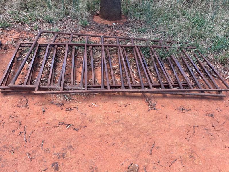 Lot 57 - Sheep Feeder Dividers | AuctionsPlus