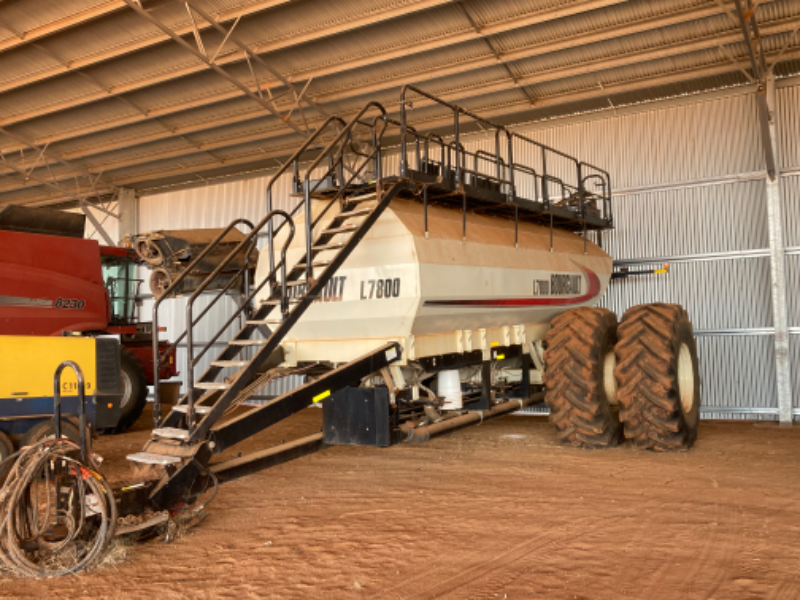 Lot 3 - BOURGALT seeder box | AuctionsPlus