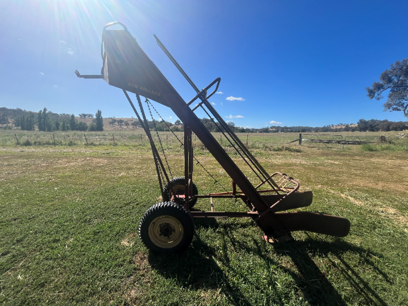 Lot 130 - New Holland Bale Elevator | AuctionsPlus