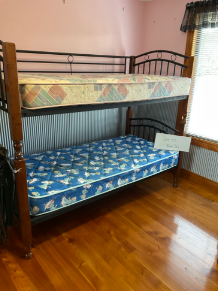 Lot 13 - Bunk Bed and Covers | AuctionsPlus