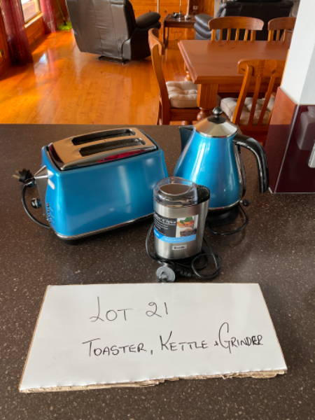 Lot 21 Toaster Kettle And Grinder Auctionsplus