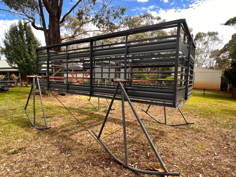 Lot 167 - Livestock Crate | AuctionsPlus