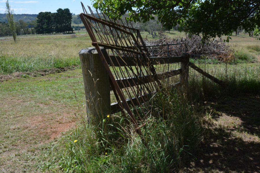 Lot 184 - Antique Gates | AuctionsPlus