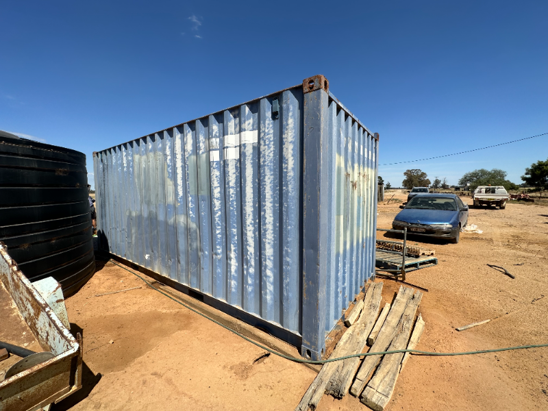 Lot 73 - 20' Shipping Container | AuctionsPlus
