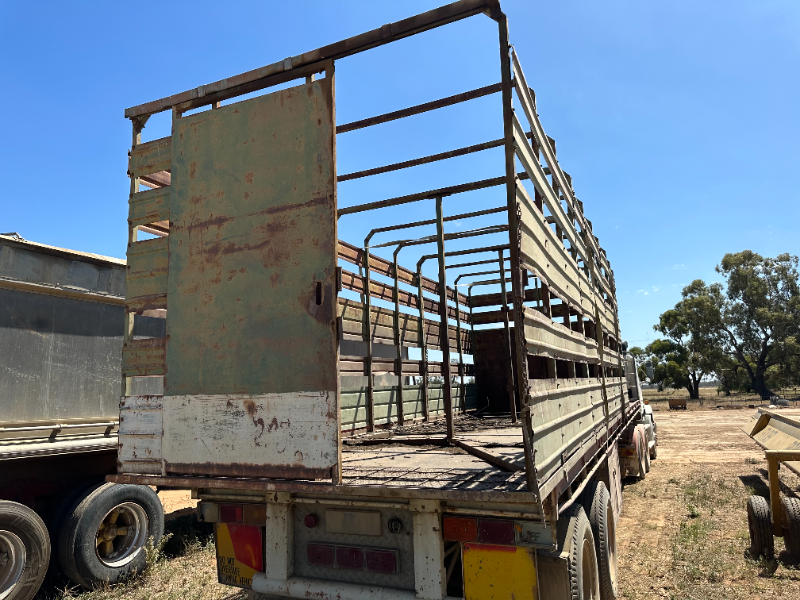 Lot 46 - 24' Stock crate | AuctionsPlus
