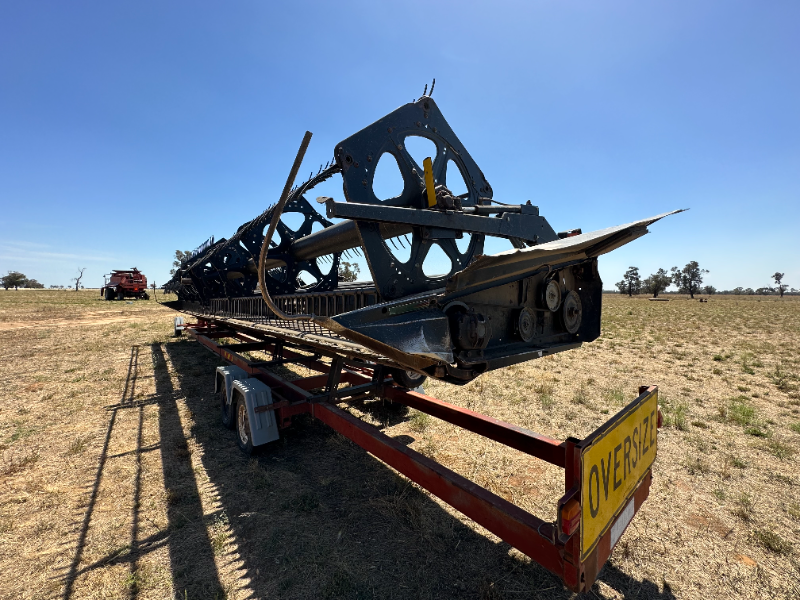 Lot 38 - Macdon 36' Draper Front | AuctionsPlus