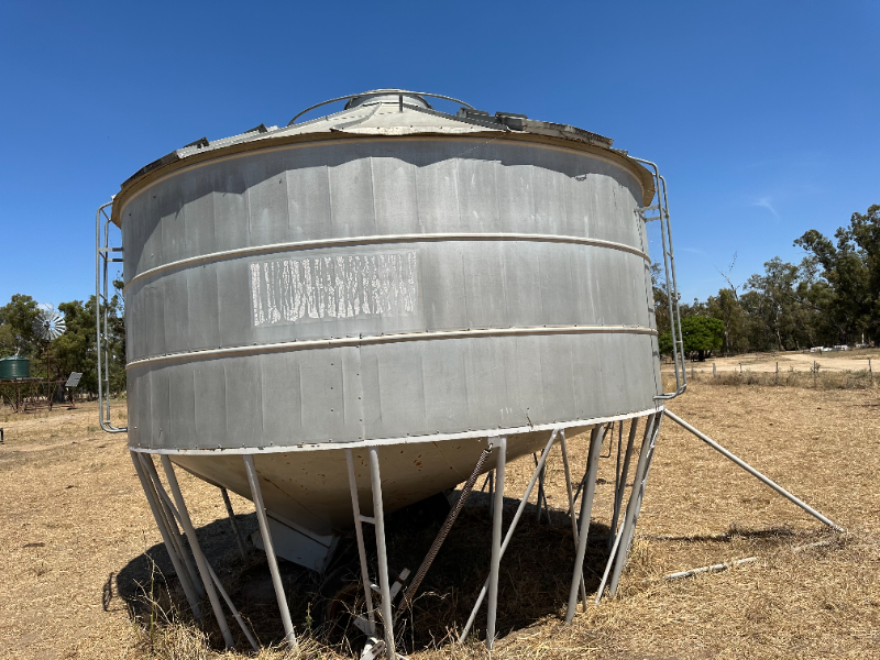 Lot 76 - Nelson 20T Field Silo #2 | AuctionsPlus