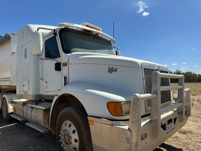 Lot 7 - 2008 International Eagle Prime Mover | AuctionsPlus