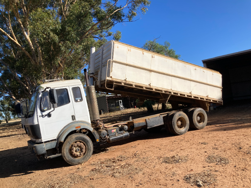 Lot 25 - (OUTSIDE VENDOR) Mercedes Benz 2534 Bogie Drive Tipper Truck ...