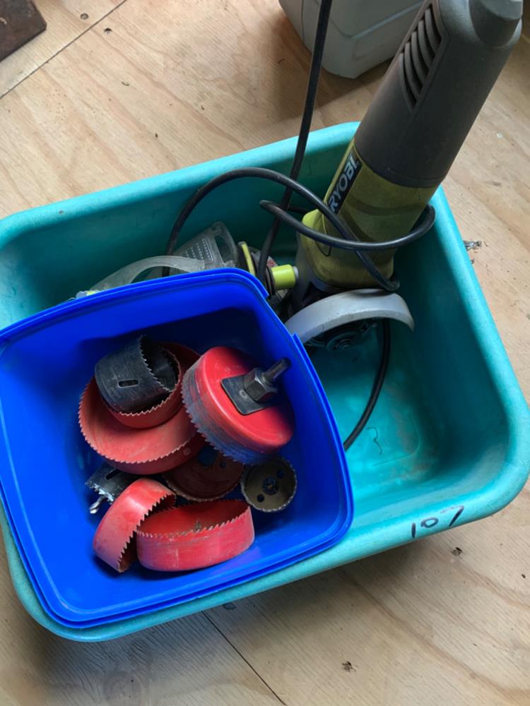 Lot 107 - Angle grinder & hole saws | AuctionsPlus