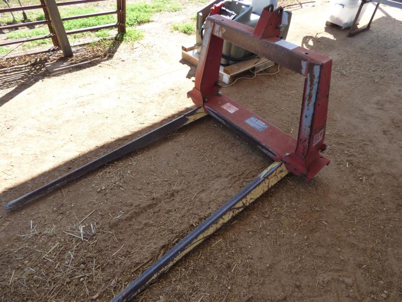 Lot 22 - NEW HOLLAND 3PL Hay forks | AuctionsPlus