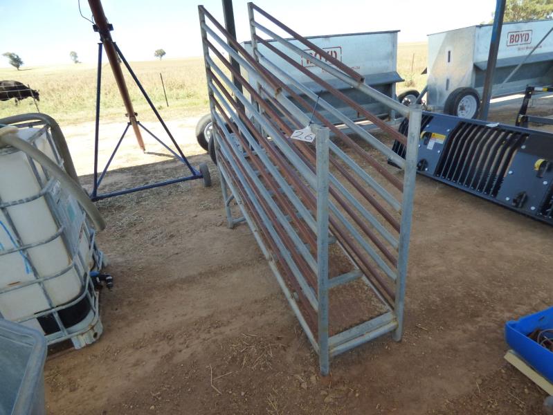 Lot 26 - Portable Sheep loading race to suit trailer | AuctionsPlus