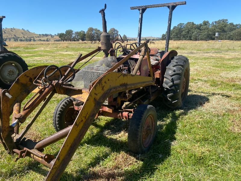 Lot 106 - B414 International Tractor | AuctionsPlus
