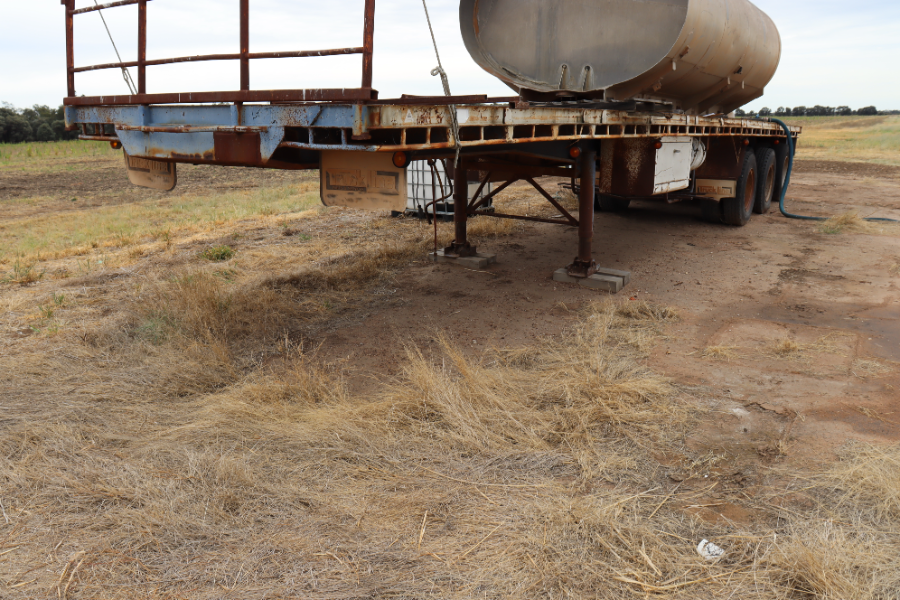 Lot 7 - 40' Ophee, Flat top tri axel | AuctionsPlus