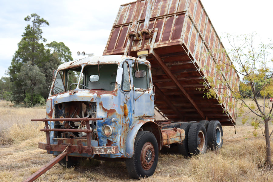 Lot 32 - Old tip truck | AuctionsPlus