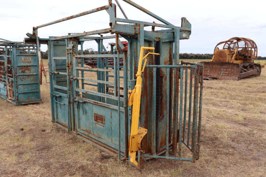 Lot 43 - Warwick cattle crush, The Drover | AuctionsPlus