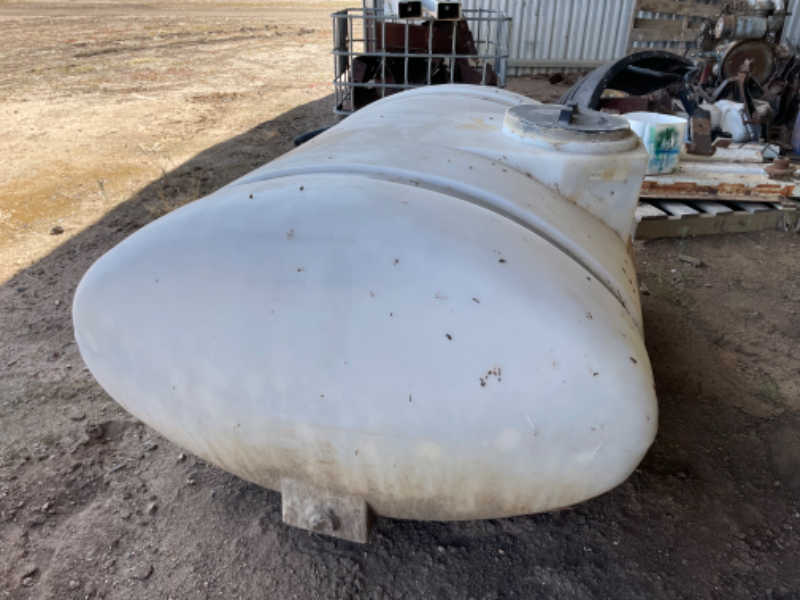 Lot 71 - Wylie 1200L tank | AuctionsPlus