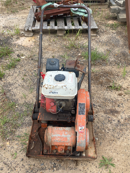 Lot 52 - Mikasa wacker plate, Honda motor | AuctionsPlus
