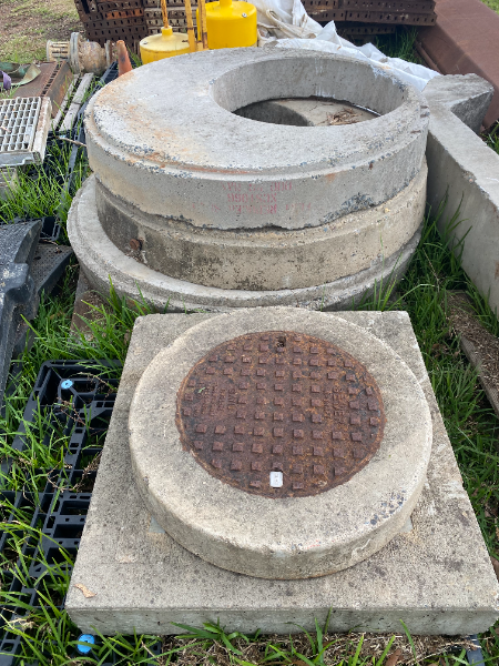 Lot 69 - 5 x concrete pre cast lids | AuctionsPlus