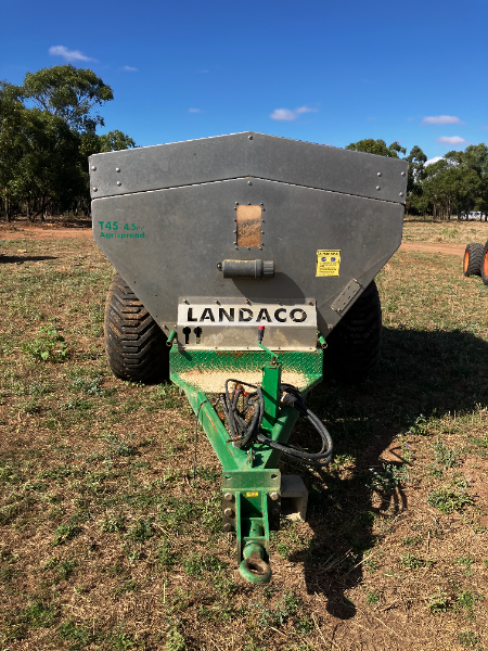 Lot 32 - Landaco Spreader | AuctionsPlus