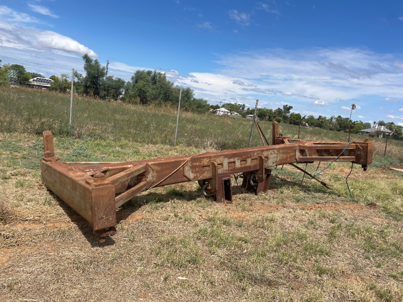 Lot 72 - Container Loader Hitch 20ft | AuctionsPlus