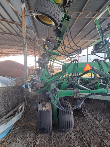 Lot 27 - JD 1890 12m Disc Planter | AuctionsPlus