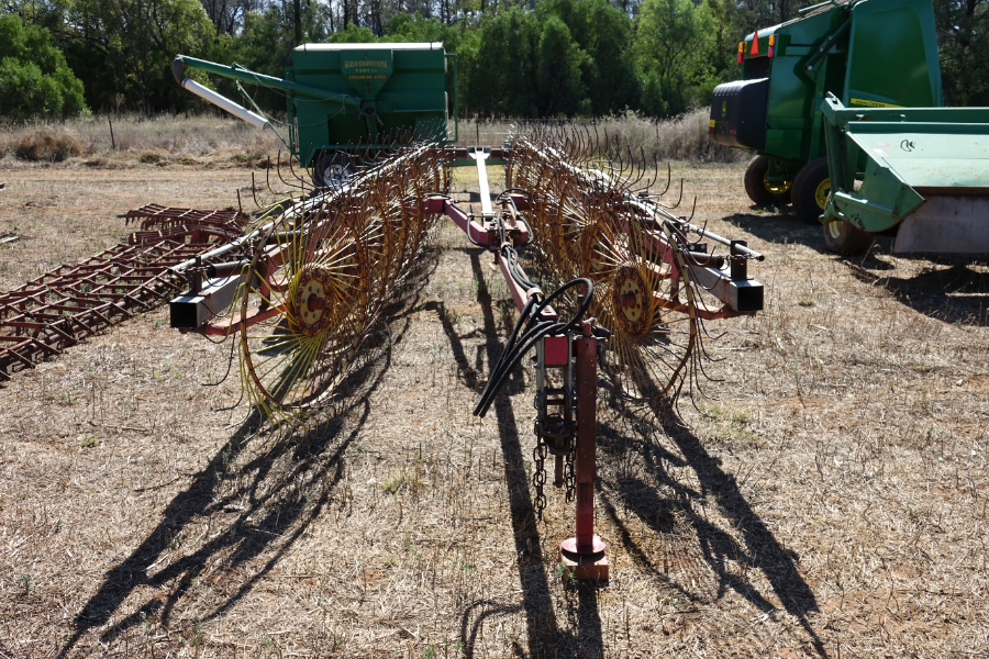 Lot 91 - Tonutti Hay Rake V16 | AuctionsPlus