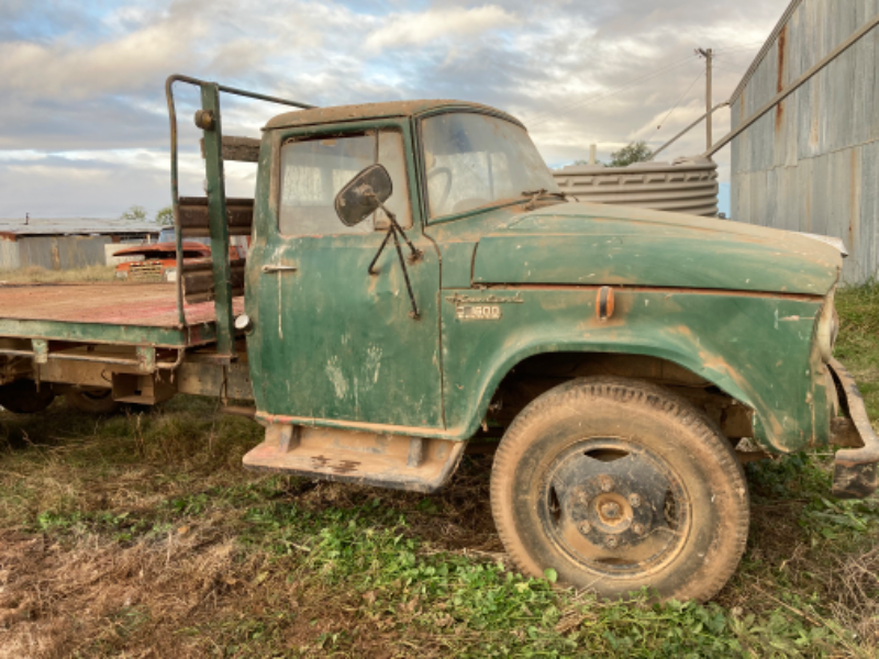 Lot 31 - International C1600 | AuctionsPlus