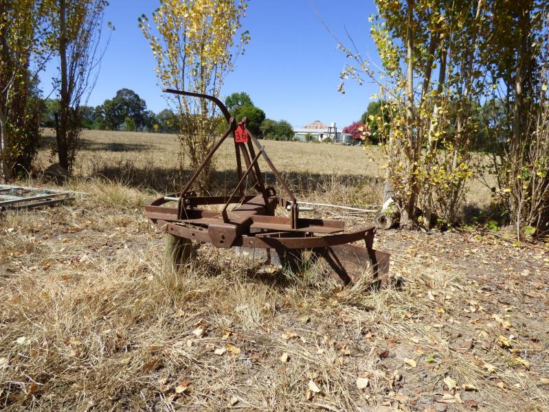 Lot 36 - Ferguson grader blade 3 PL plated | AuctionsPlus