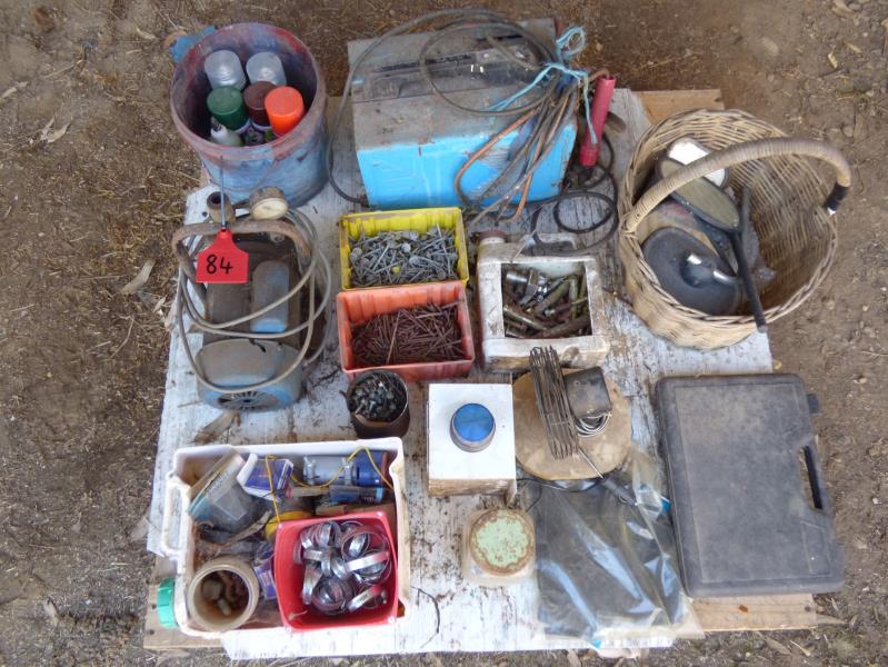 Lot 84 - Welder and assorted items on pallet | AuctionsPlus