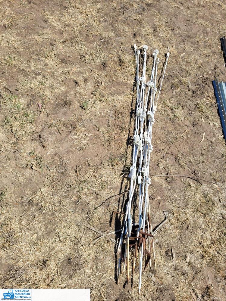 Lot 74 - 9x White Tread-in Posts | AuctionsPlus